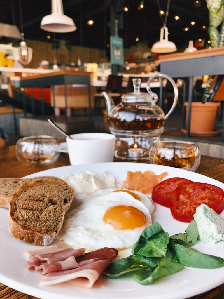 Cook A “Room Service” Style Breakfast | Laczar Vineyards